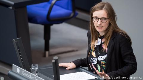 » DW: Έμπρακτη αλληλεγγύη από τους Έλληνες της Γερμανίας Lisa Badum